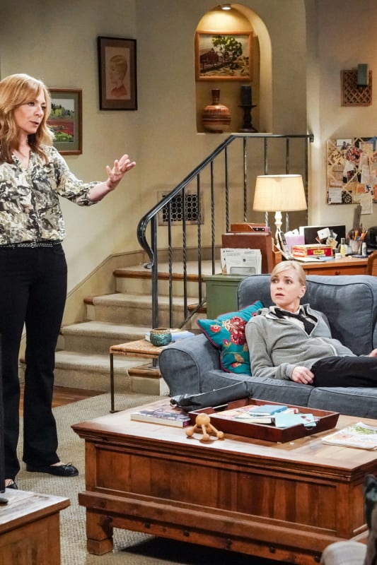 Mom Season 7 Episode 7 Review Pork Butt And A Mall Walker Tv Fanatic