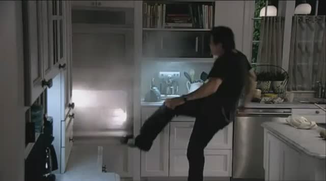 Lights Out Promo: "The Shot" - TV Fanatic