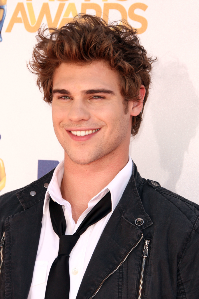 Grey Damon to Cozy Up to Faye on The Secret Circle - TV Fanatic