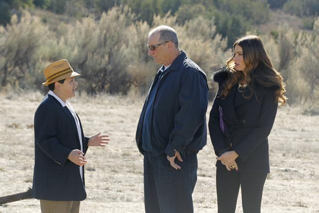 Modern Family Review: All You Need Is Love - TV Fanatic