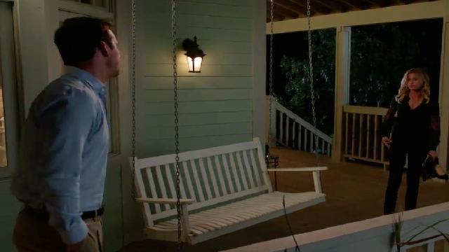 Revenge Sneak Peek: On the Front Porch ... - TV Fanatic