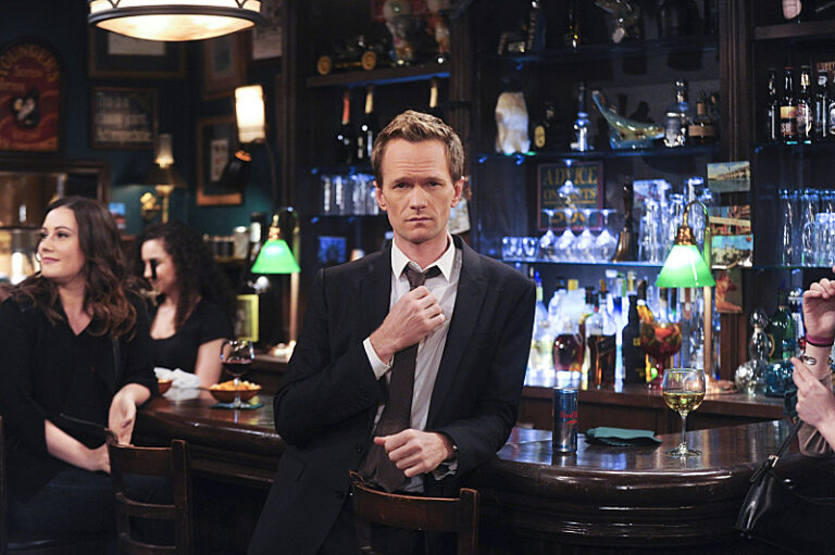 17 Shows With the Most Iconic Bars Ever - TV Fanatic