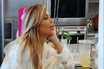 Kim Kardashian Kast on 2 Broke Girls Premiere - TV Fanatic