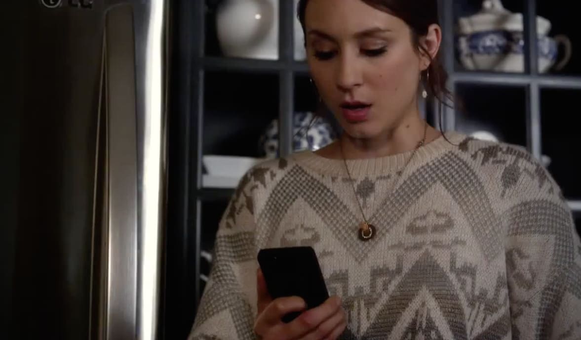Pretty Little Liars Sneak Peek: Ghosts Don't Type - TV Fanatic Pretty Little Liars Sneak Peek: Ghosts Don't Type - TV Fanatic