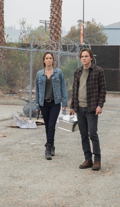 Colony Season 2 Episode 13 Review: Ronin - TV Fanatic