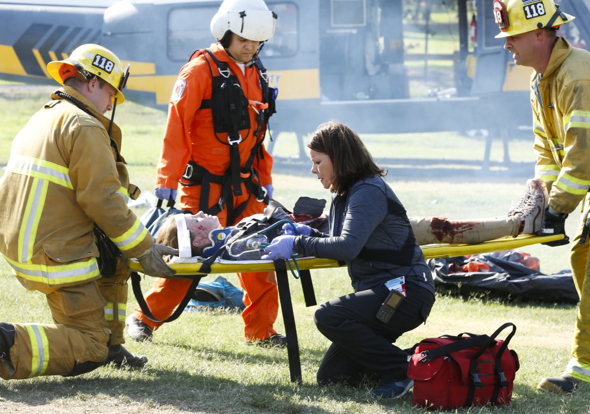 Code Black Season 3 Episode 5 Recap: Cabin Pressure - TV Fanatic