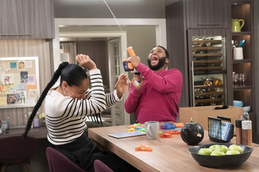 Black Ish Renewed For Season 6 As Spinoff Mixed Ish Scores Series Order
