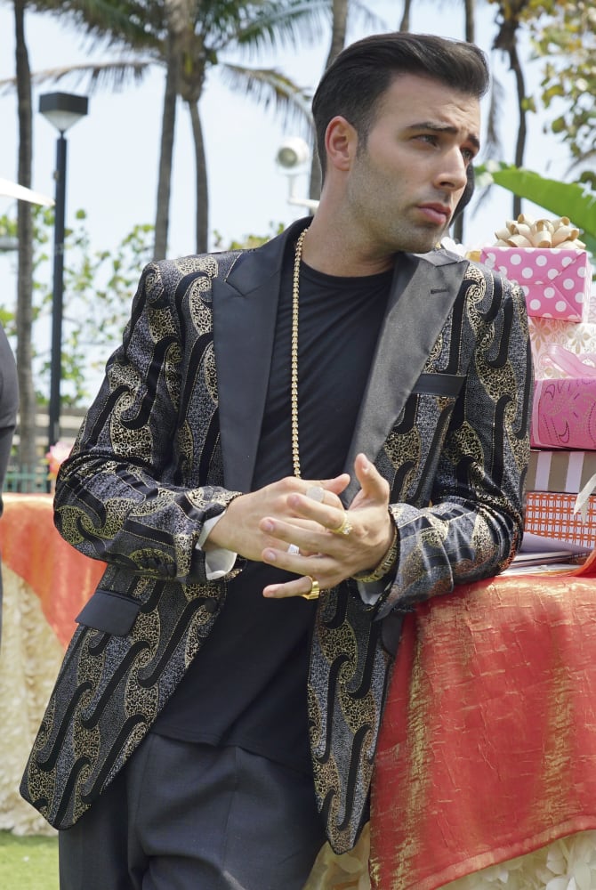 Grand Hotel Season 1 Episode 1 Review: Welcome to the Riviera Grand ...