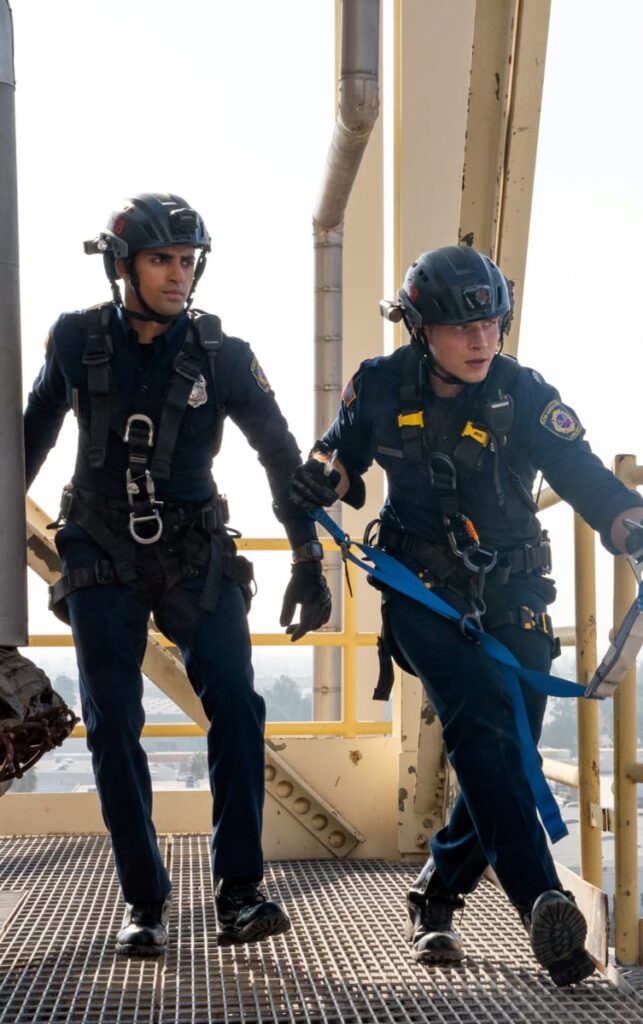 9-1-1 Exclusive Clip: Hen Helps A Woman In Need - TV Fanatic