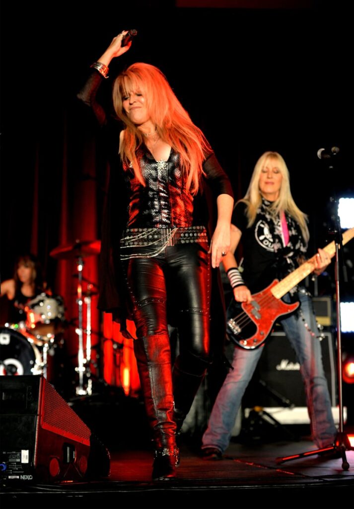 Janet Gardner Relives the '80s in New Paramount+ Series, Talks her Love ...