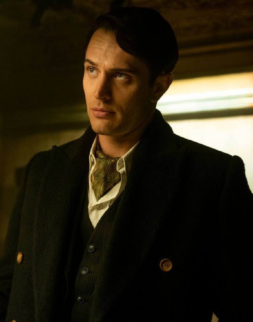 There's people in there. [Crying] Frankie, there's people in there ...