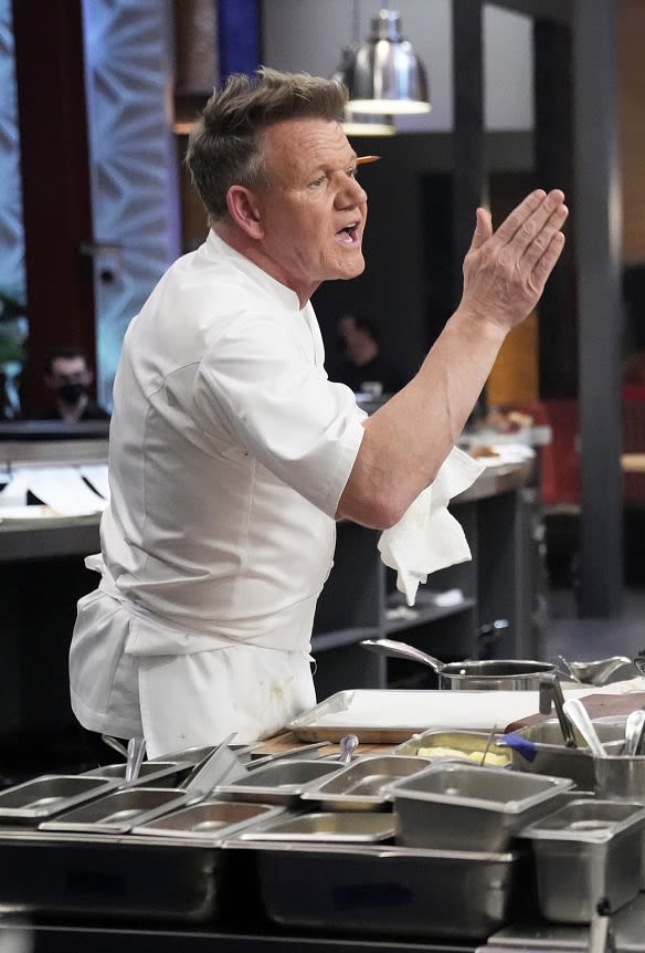 Hell's Kitchen Sneak Peek: Sandra Serves Up Sexy Scallops - TV Fanatic