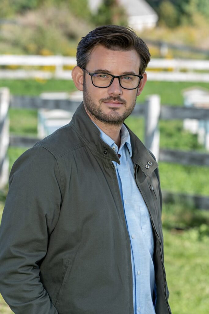 The Way Home's Evan Williams Discusses the Many Layers of Elliot ...