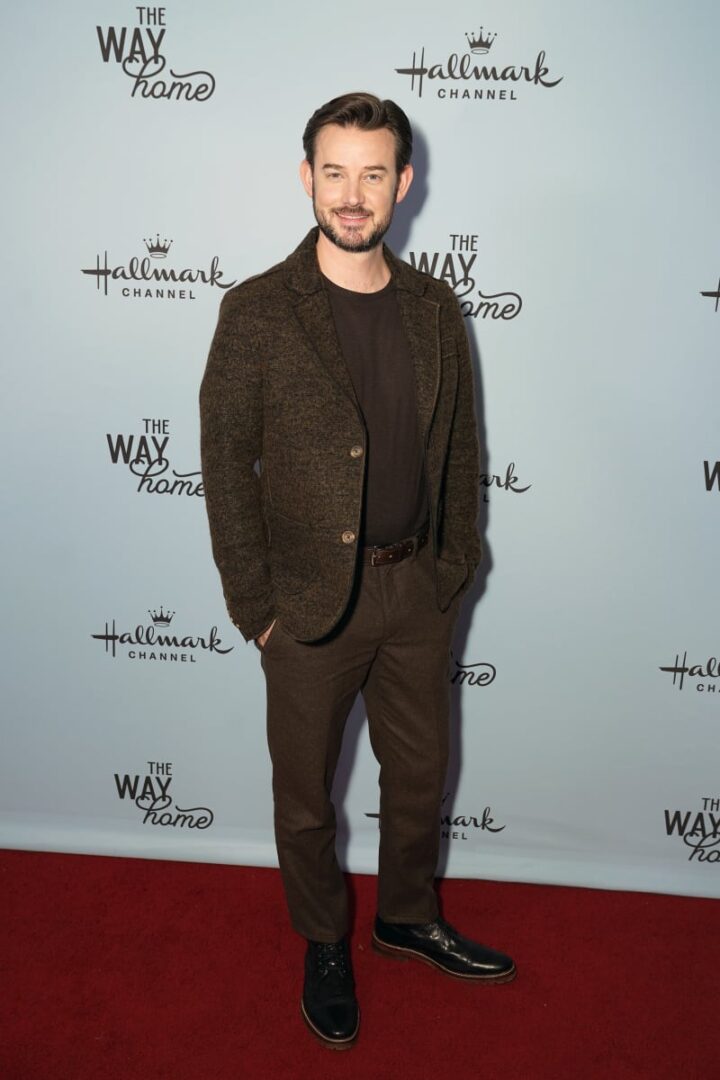 The Way Home's Evan Williams Discusses the Many Layers of Elliot Augustine - TV Fanatic