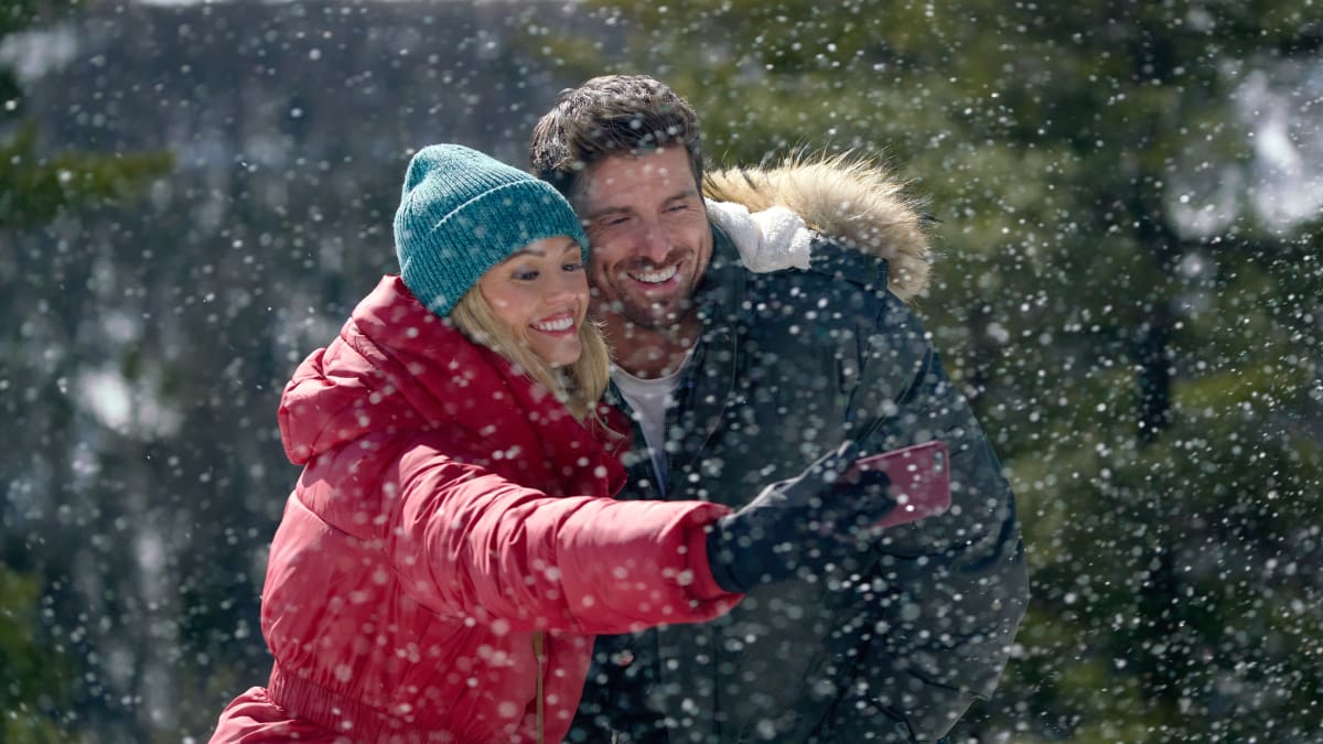 Hallmark Channel Season 1 Episode 10 Recap: Falling Like Snowflakes ...