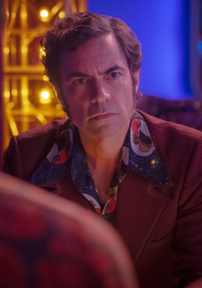 Hotel Cocaine Exclusive Sneak Peek: Roman Reads In Burton - TV Fanatic