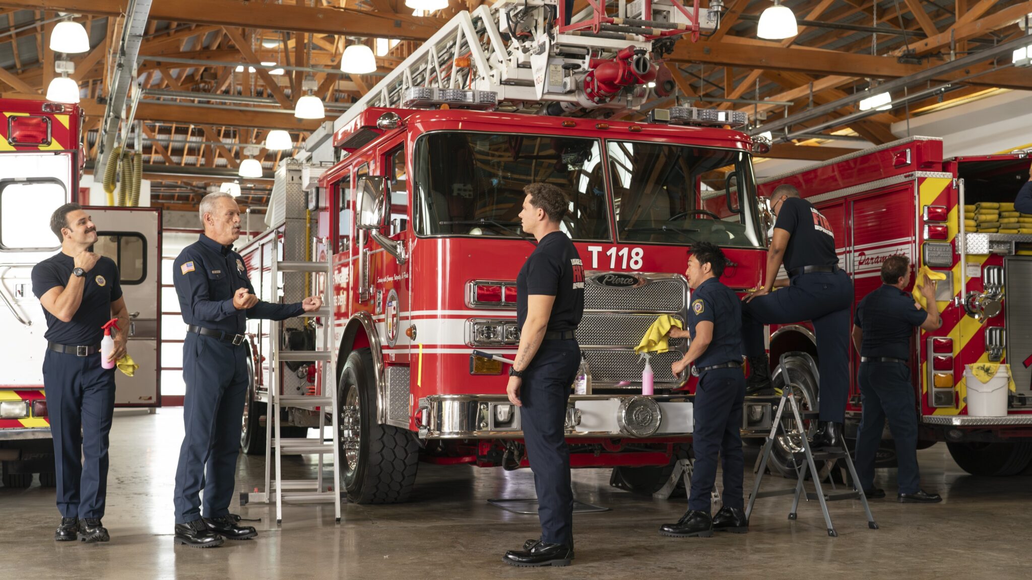 From Bee-nado to Emotional Depth: 9-1-1 EP/Showrunner Tim Minear Talks ...