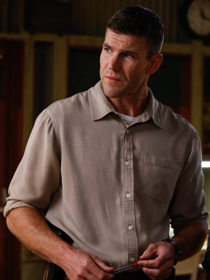 NCIS: Origins' Austin Stowell Embodies a Younger, Taller Gibbs (With a ...