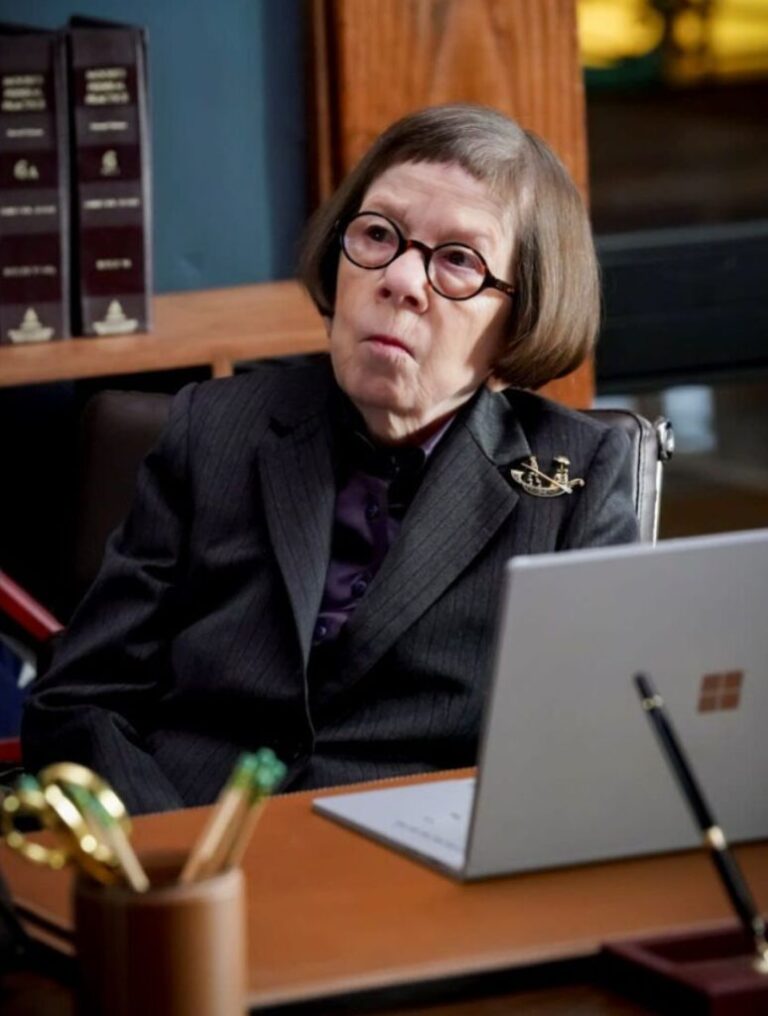 From Book Smarts to Street Smarts: 27 Brilliant TV Characters Who Make ...