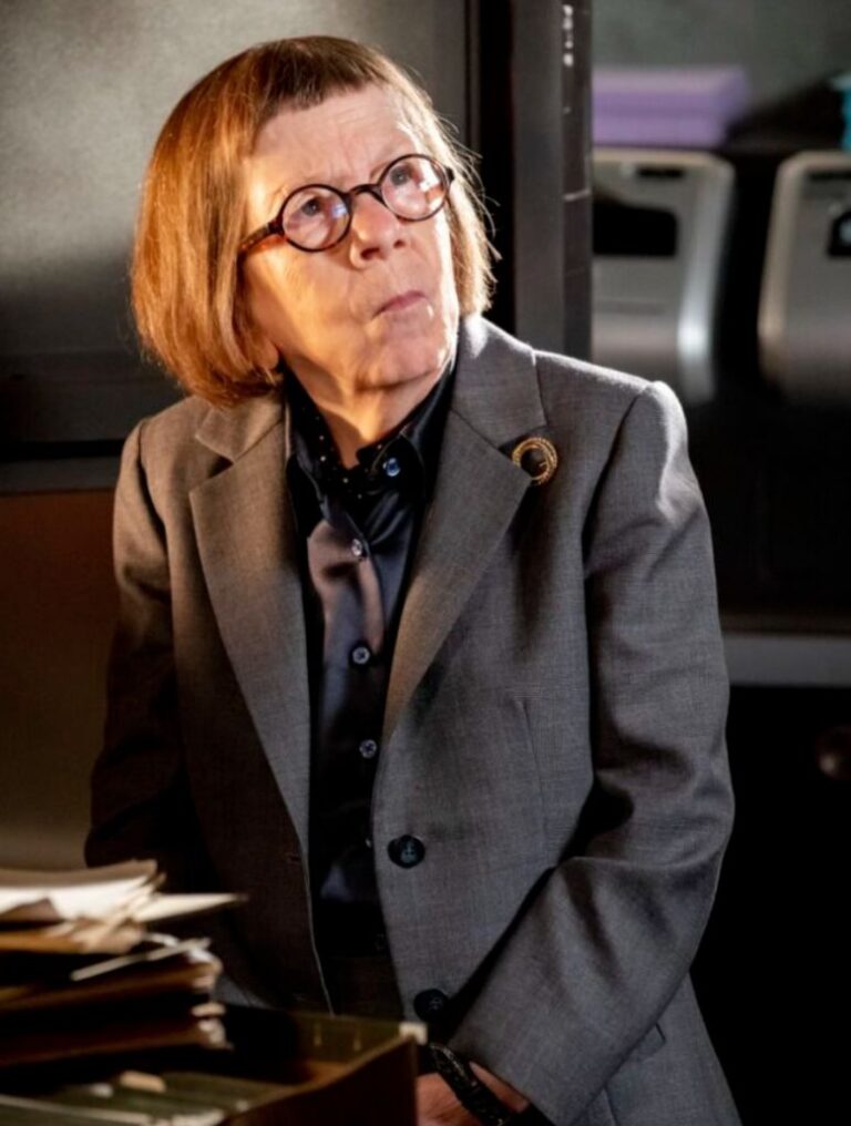 From Book Smarts to Street Smarts: 27 Brilliant TV Characters Who Make ...