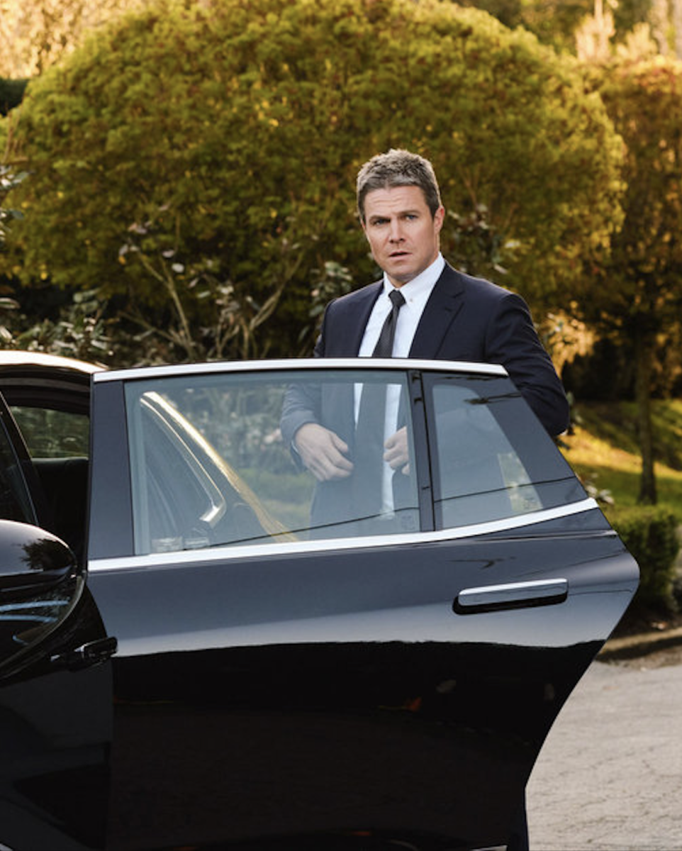 Suits LA Season 1 Episode 1 Review: Stephen Amell Shines in Better Than ...