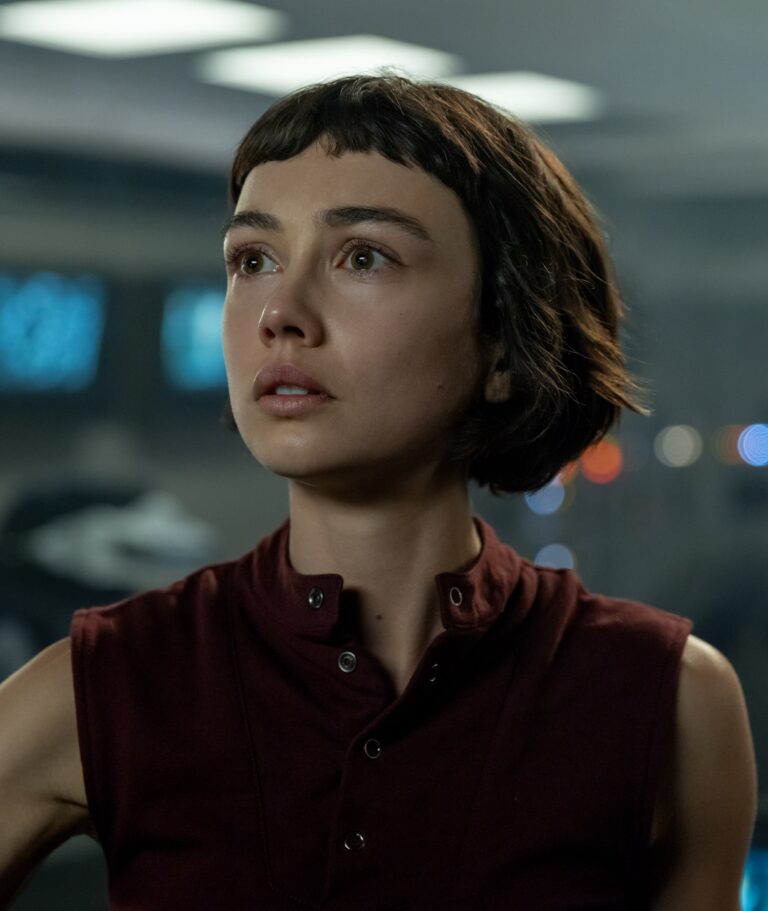 Alien: Earth Season 1 Episode 4 Review: Trauma, Secrets, and a Bowing ...