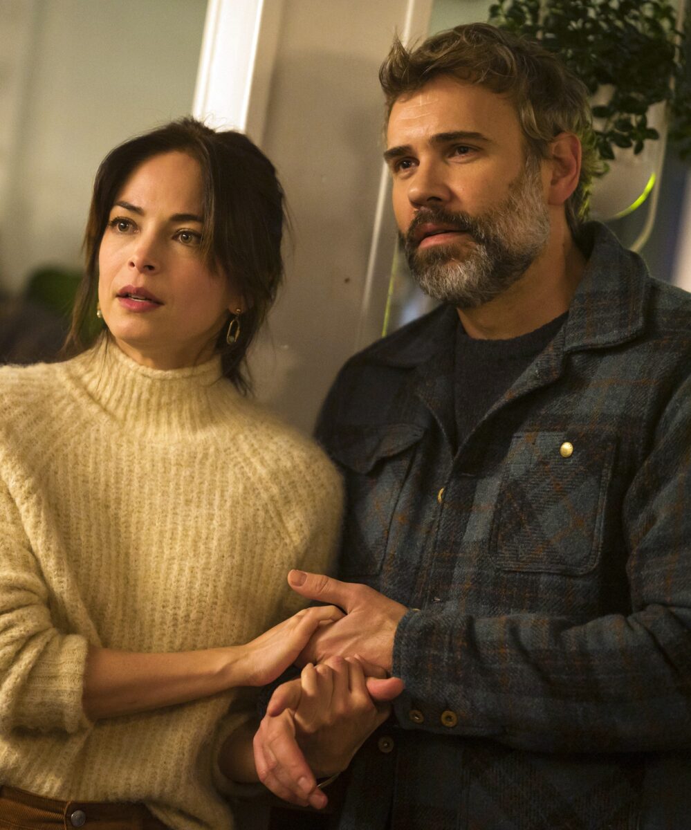 Murder in a Small Town's Kristin Kreuk & Rossif Sutherland Tease ...