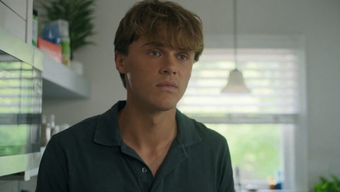 Dexter Nearly Gets Caught in His Own Plastic Wrap on Resurrection ...