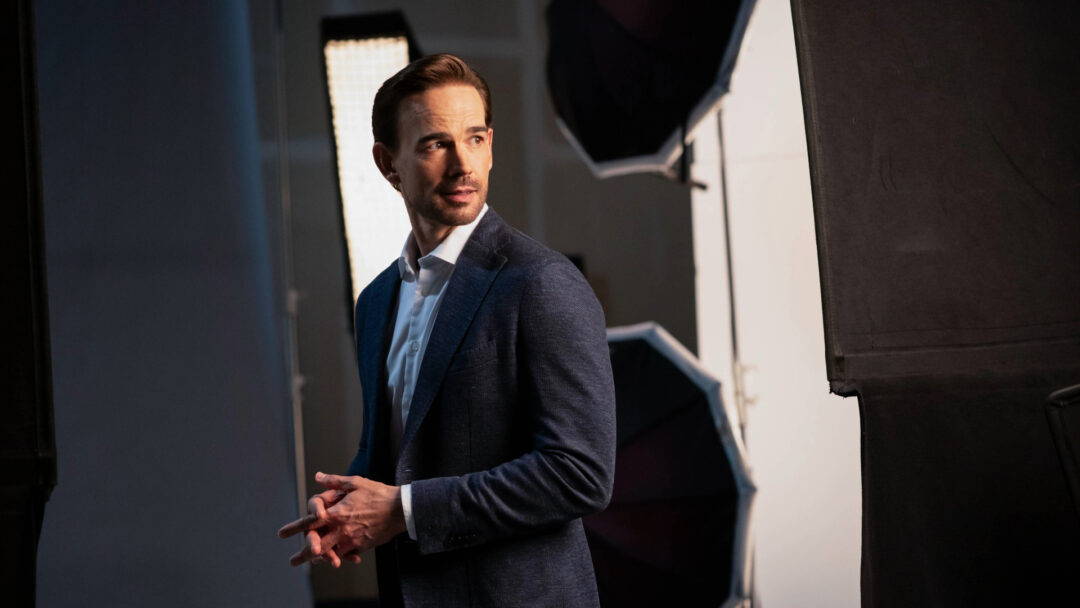 Christopher Gorham Talks Sheriff Country, Georgie & Mandy's First ...