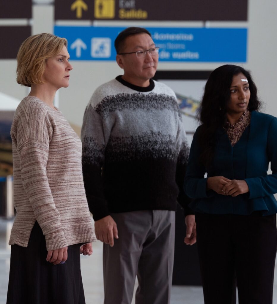 Rezension zur Premiere der Pluribus-Serie: Bitte halten Sie Ihr vollkommenes Glück von mir fern ...